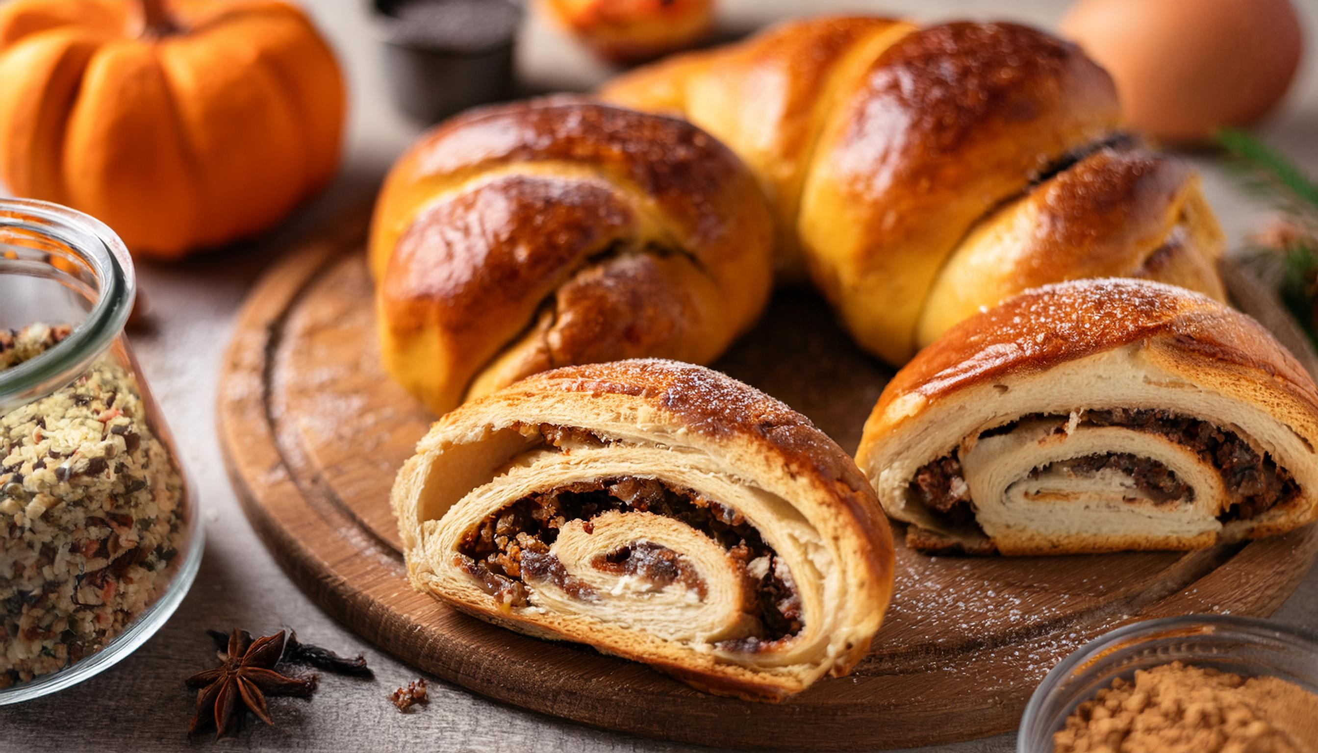 Rogal Świętomarciński z Poznania. Poznaj przepis na rogale marcińskie!